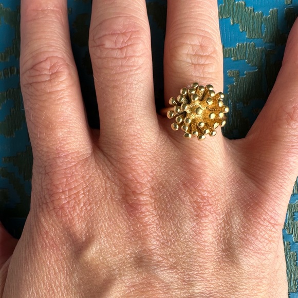 Avon | Jewelry | Vintage Avon Brushed Gold Tone Anemone Ring With Sizer ...